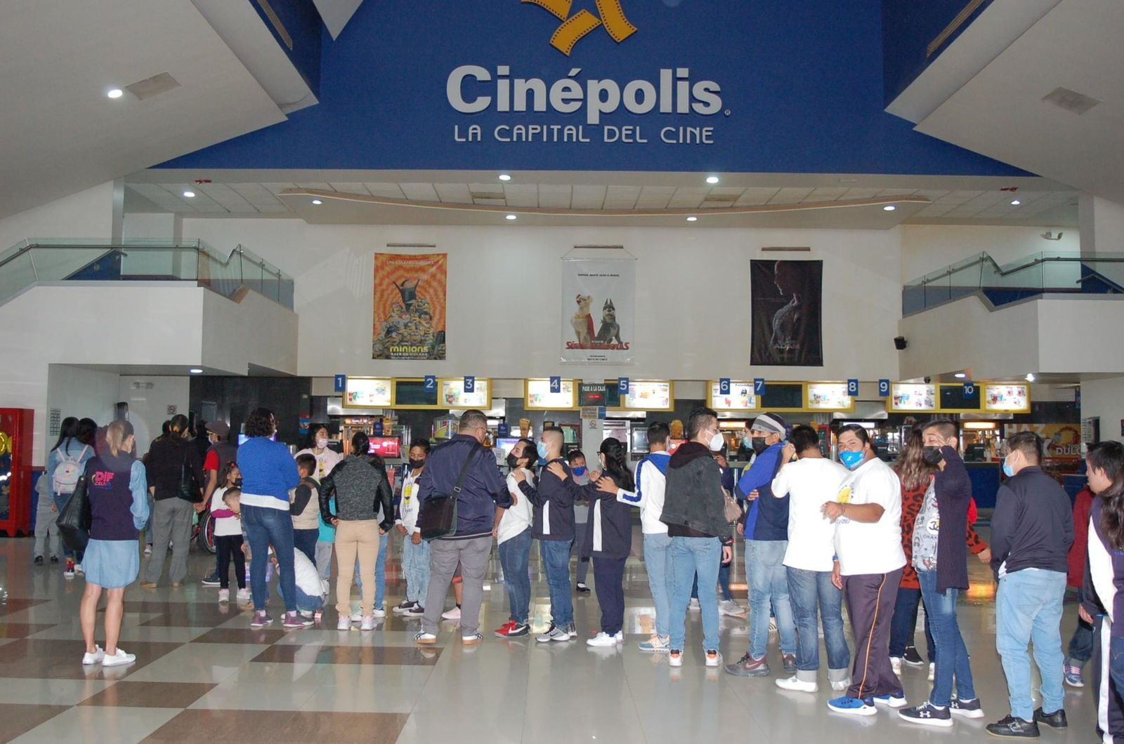 DIF Celaya y Cinepolis regalan sonrisas y llevan a cien niños al cine. – notibajio.mx